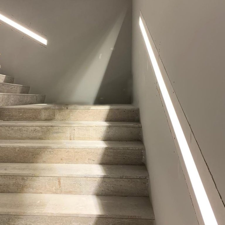 Cartongesso preassemblato Profilo in gesso rivestito Corrimano Led ...
